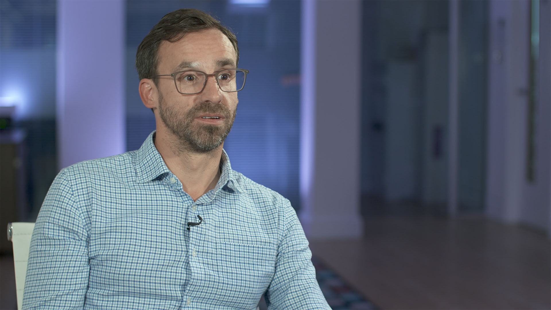Talking Head And Expert Voice Video Production